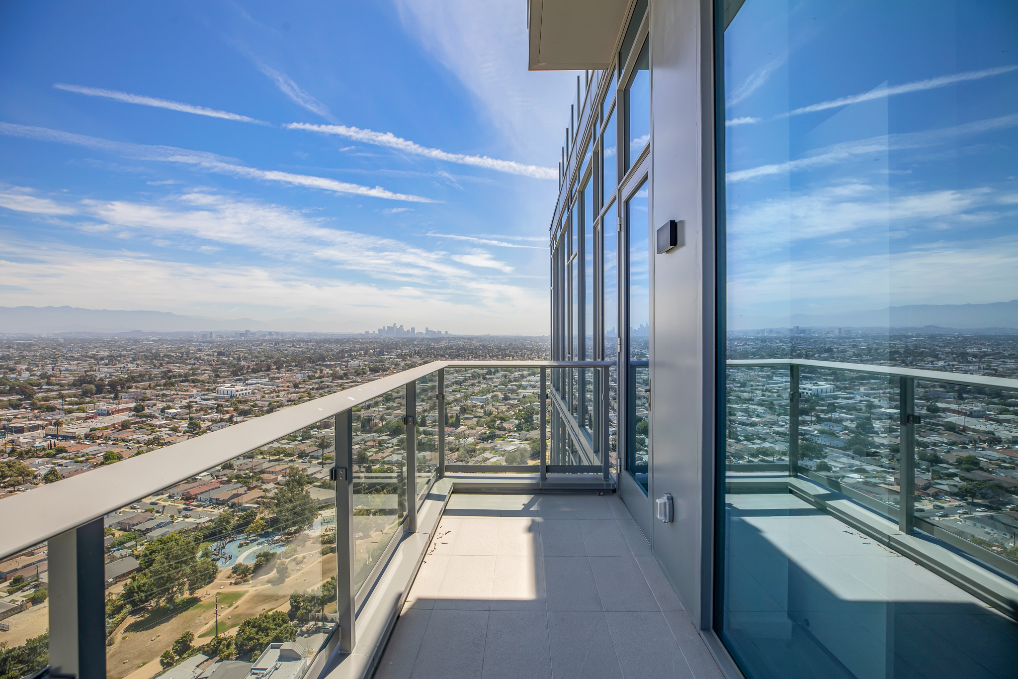 ARQ Residences | Los Angeles' Best High Rise Apartments