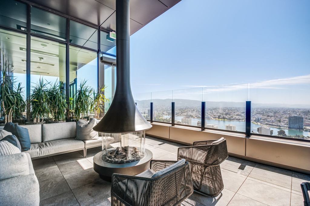 Downtown Oakland Apartments w Scenic Rooftop Terrace Deck - Atlas