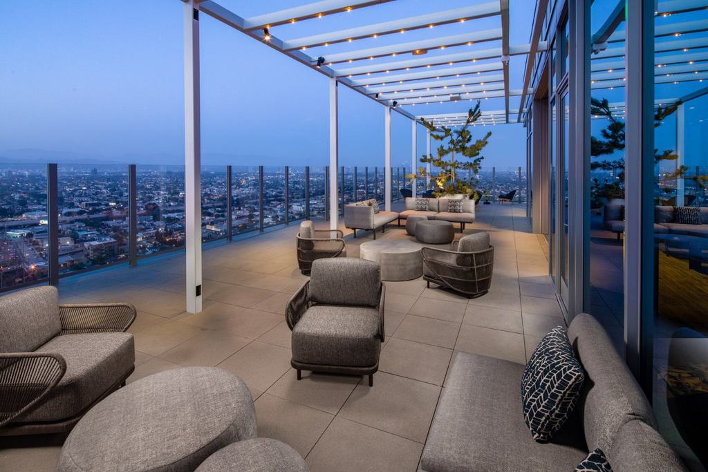 High-Rise LA Apartments w Rooftop Deck - The ARQ Terrace