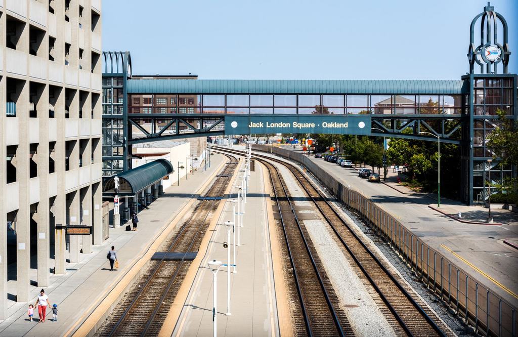 Jack London Square Amtrack: Parking, Places to Eat & More