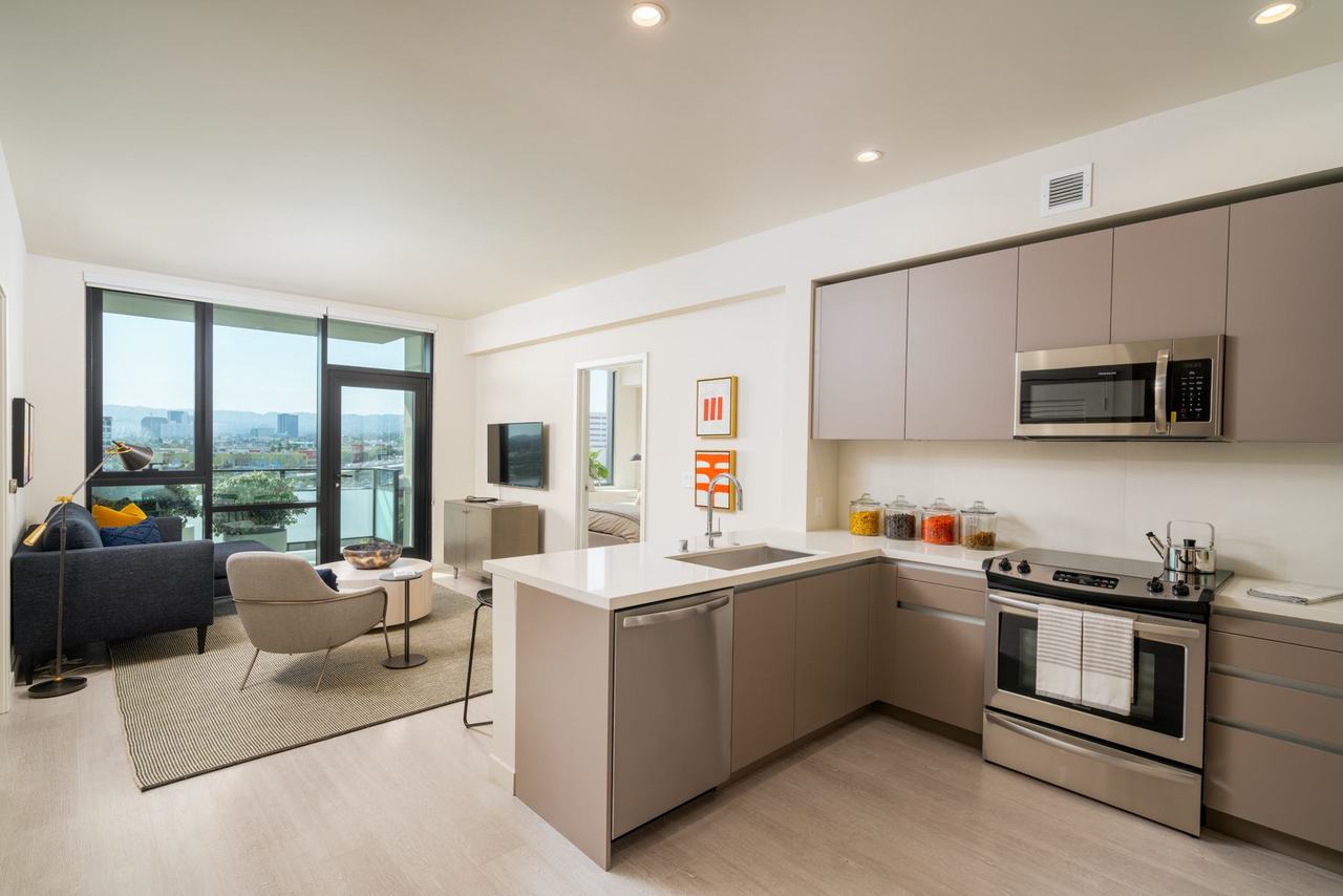 West LA Apartments with Large / Floor-to-Ceiling Windows - Linea