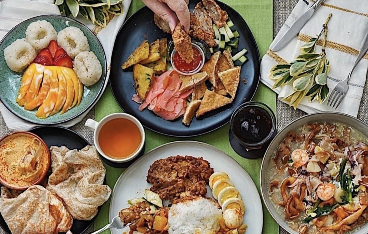 Best Restaurants & Places to Eat at Westlake Shopping Center