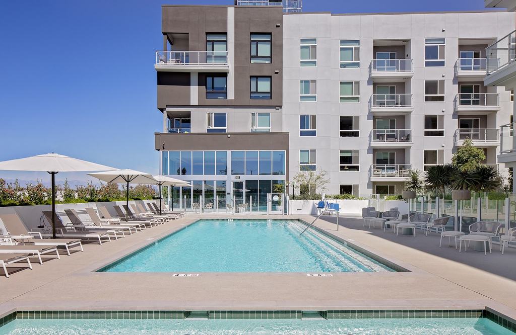 VOX North Pool, Spa, & Clubhouse - West Adams Luxury Apartments