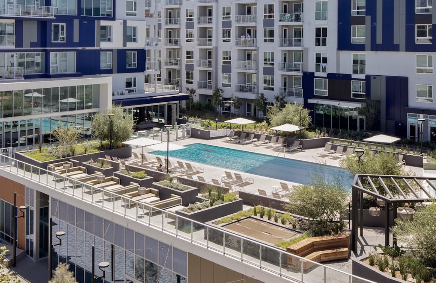 VOX South Pool Terrace & Clubhouse - Culver City Luxury Apartments