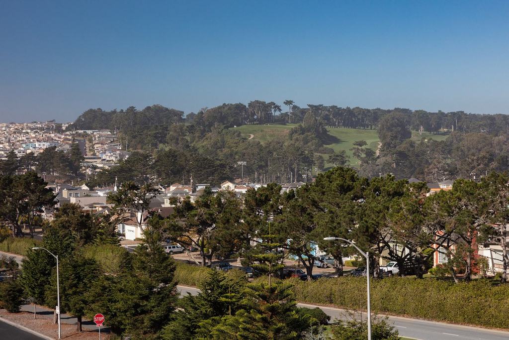 Living in Daly City vs San Francisco - Perks & Benefits